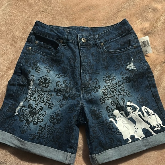 Disney | Shorts | Disney Haunted Mansion Hitchhiking Ghosts Shorts ...